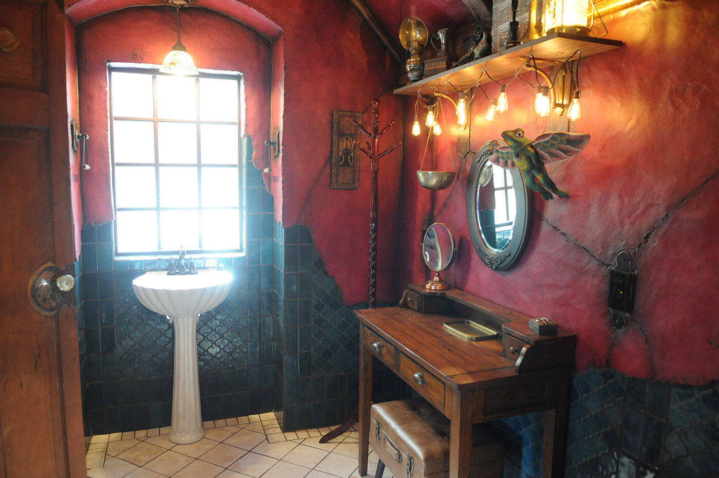 B.C.’s Hazelnut Inn a new escape to world of ‘delight and wonder’ - West Coast Traveller